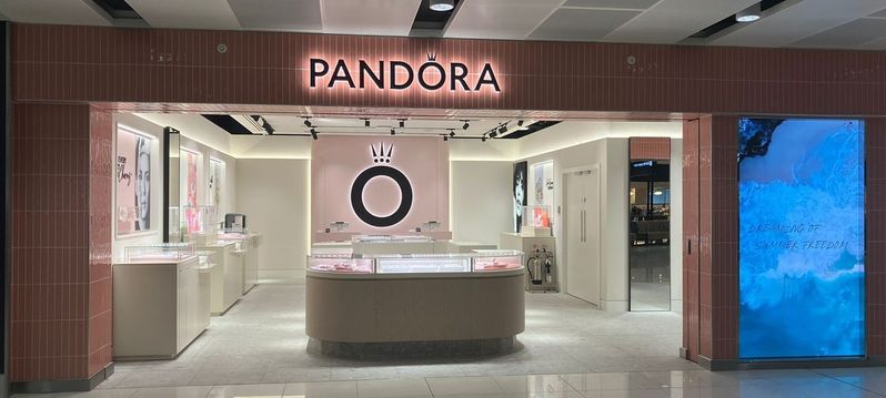 Pandora landt op Manchester Airport - RetailTrends