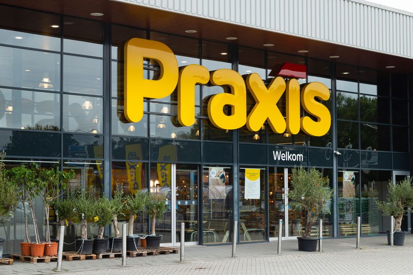 Gokverslaafde Praxis-medewerker steelt 8.000 euro uit kluis